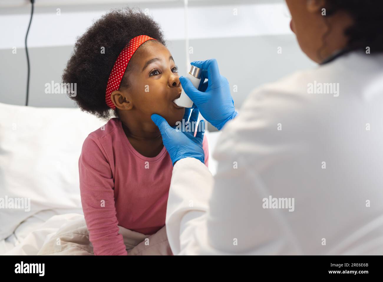 Doctor girl healthcare inhaler hi-res stock photography and images - Alamy