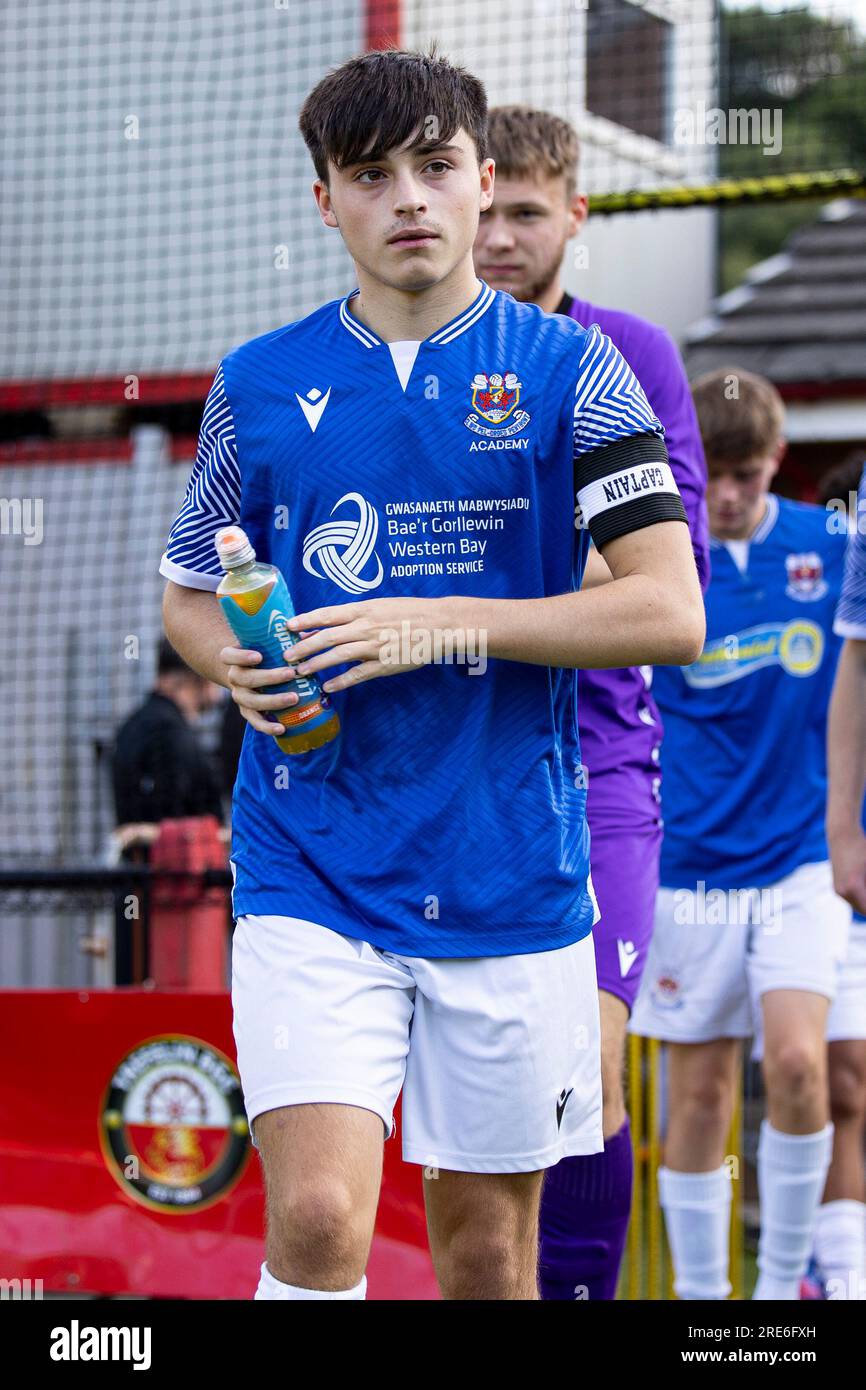 Leo Roberts of Penybont ahead of kick off. Swansea City u21 v Penybont ...