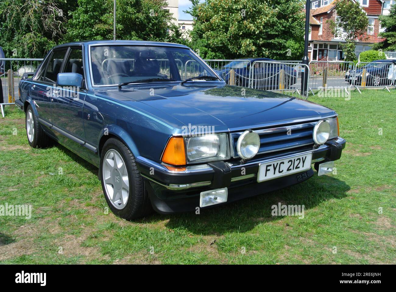 1982 ford granada 2 8 ghia hi-res stock photography and images - Alamy