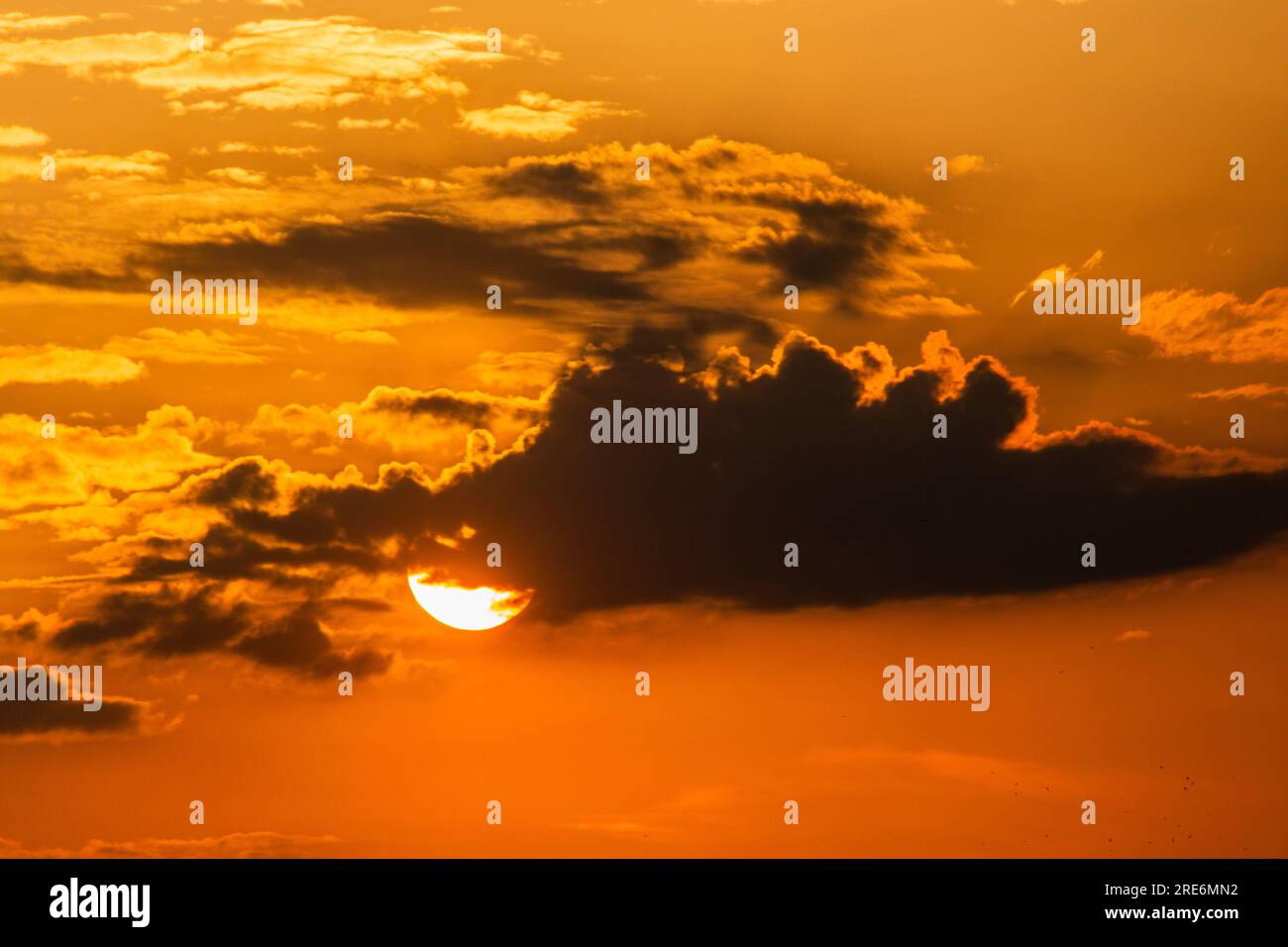 Sky with sun behind a cloud Stock Photo - Alamy