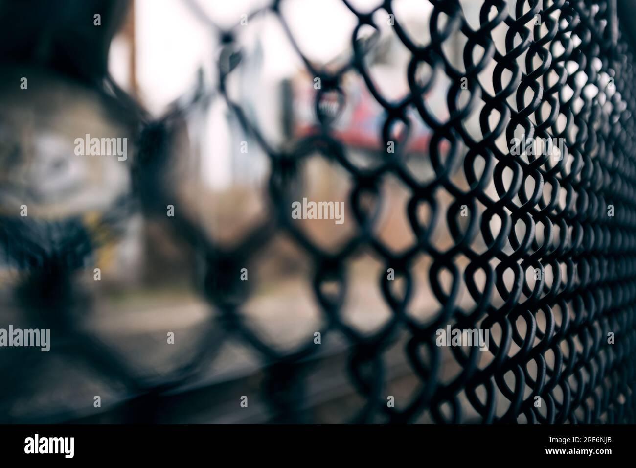 Chain link fence Stock Photo - Alamy