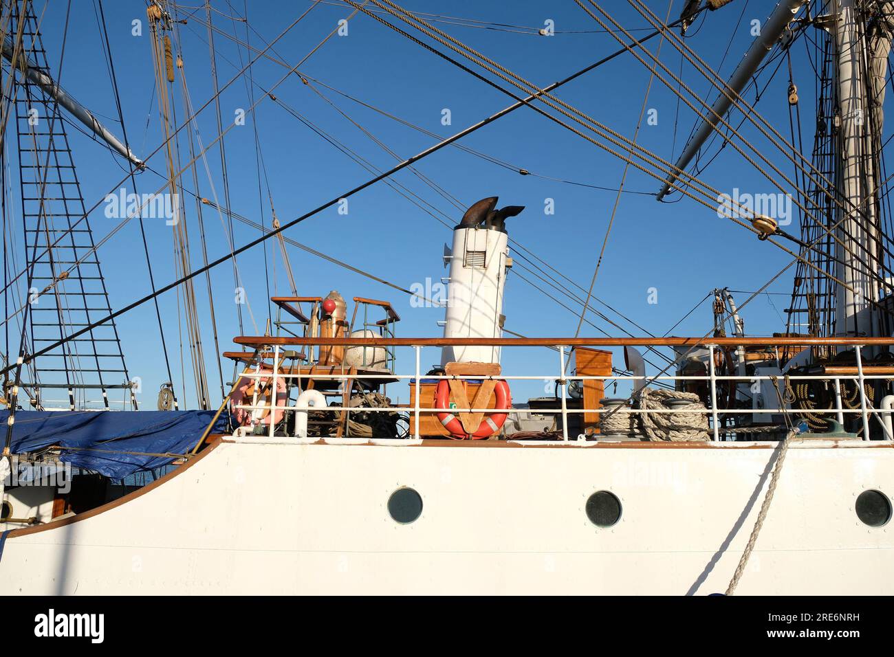 Midship view of the deck of a classic sailing tall ship, visible masts ...