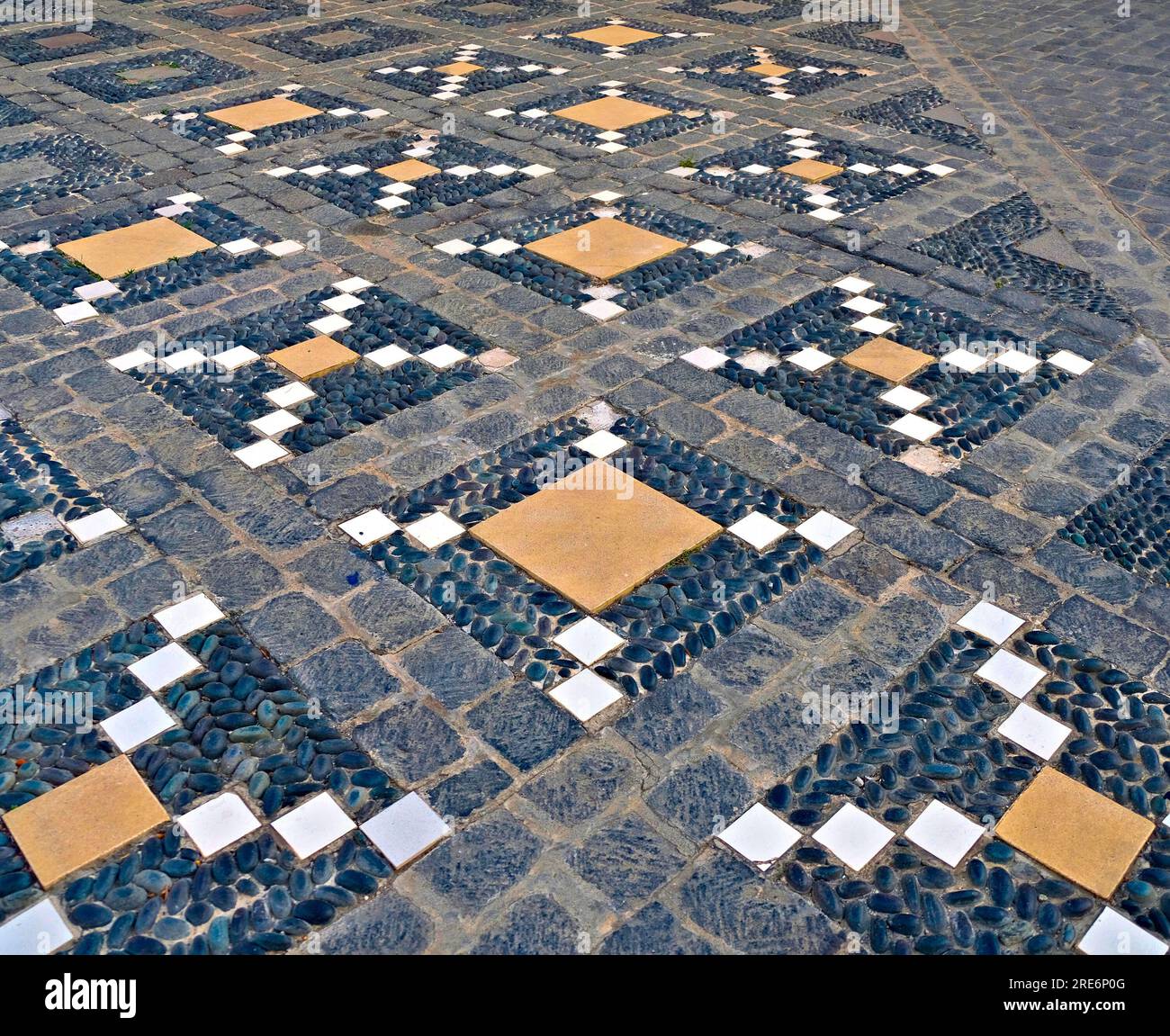 Typical decorative pattern of old Portuguesse and Spanish towns ...