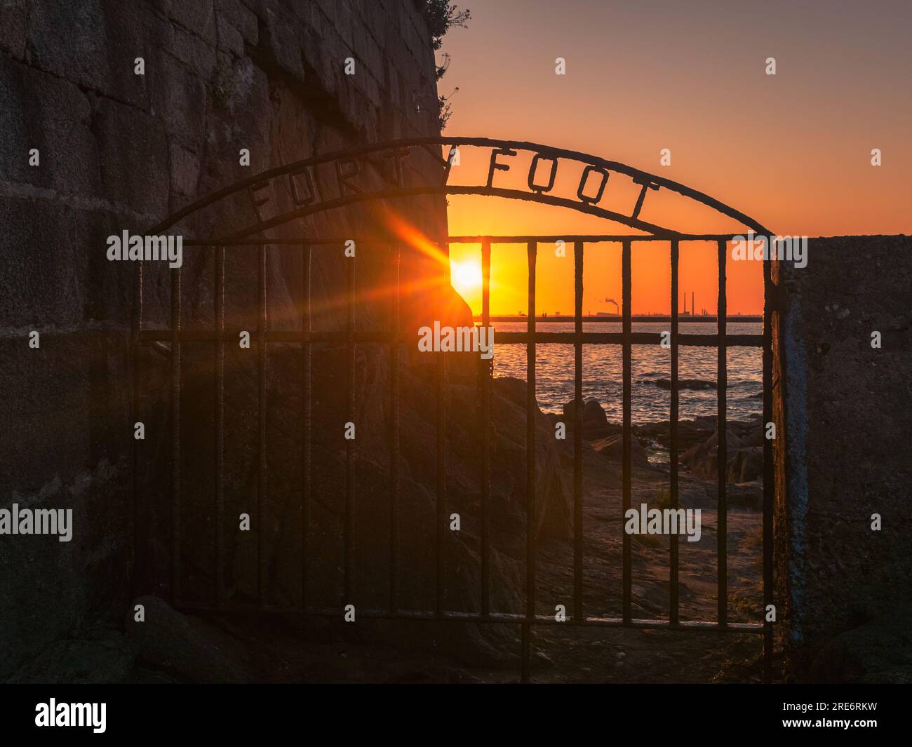 Summer sunset at the Forty Foot Stock Photo - Alamy