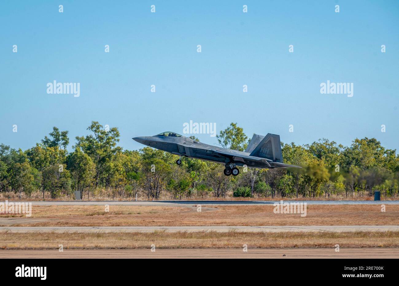 A U.S. Air Force F-22 Raptor from the 199th Air Expeditionary Squadron ...