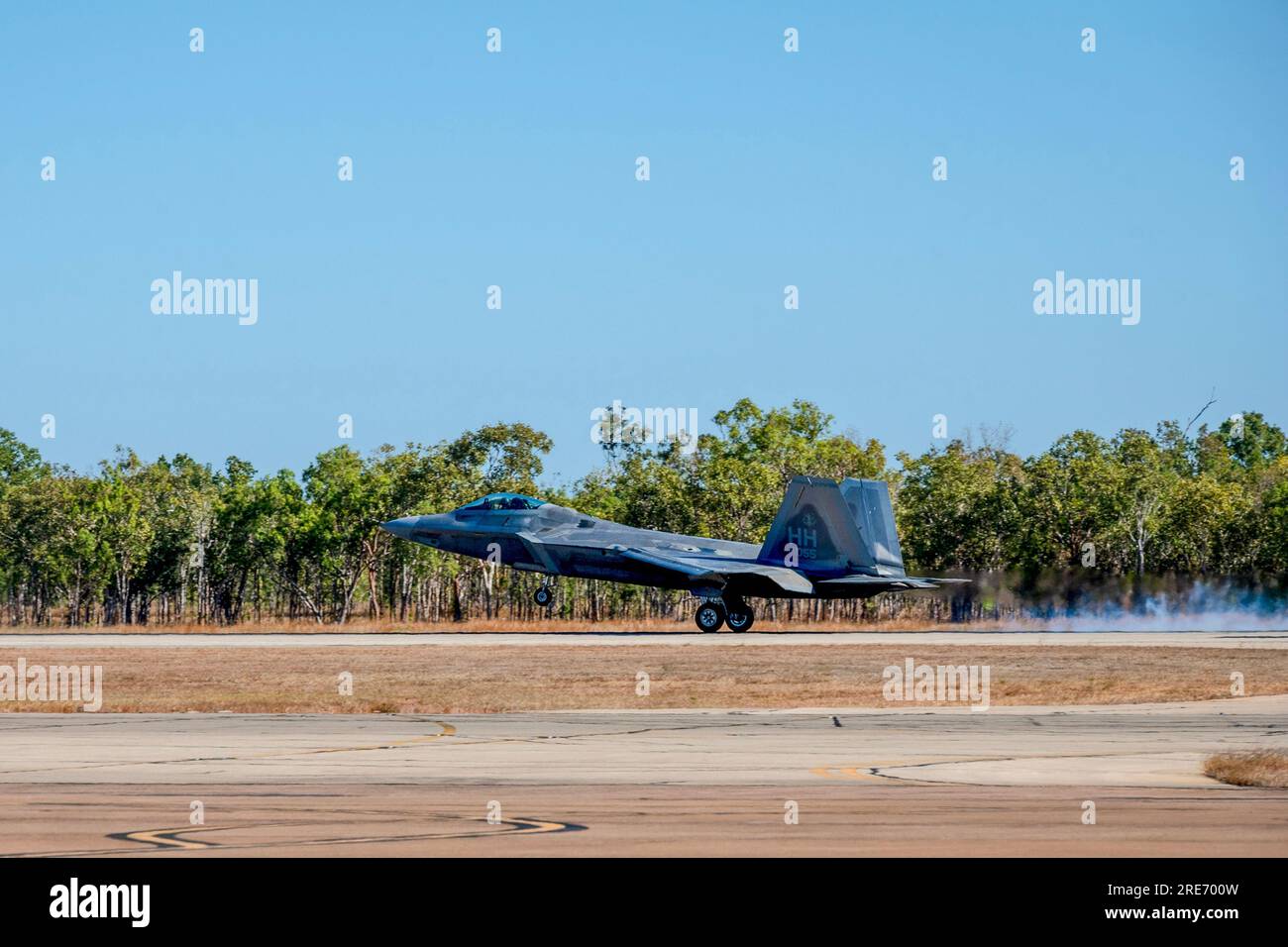 A U.S. Air Force F-22 Raptor from the 199th Air Expeditionary Squadron ...