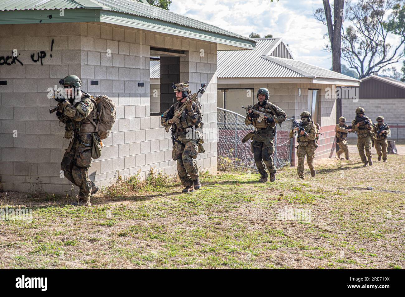 German Army Soldiers conduct a MOUT(Military Operations on Urban ...