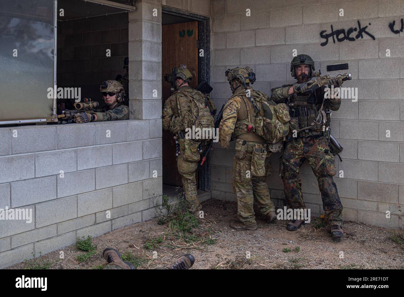 German Army Soldiers conduct a MOUT(Military Operations on Urban ...