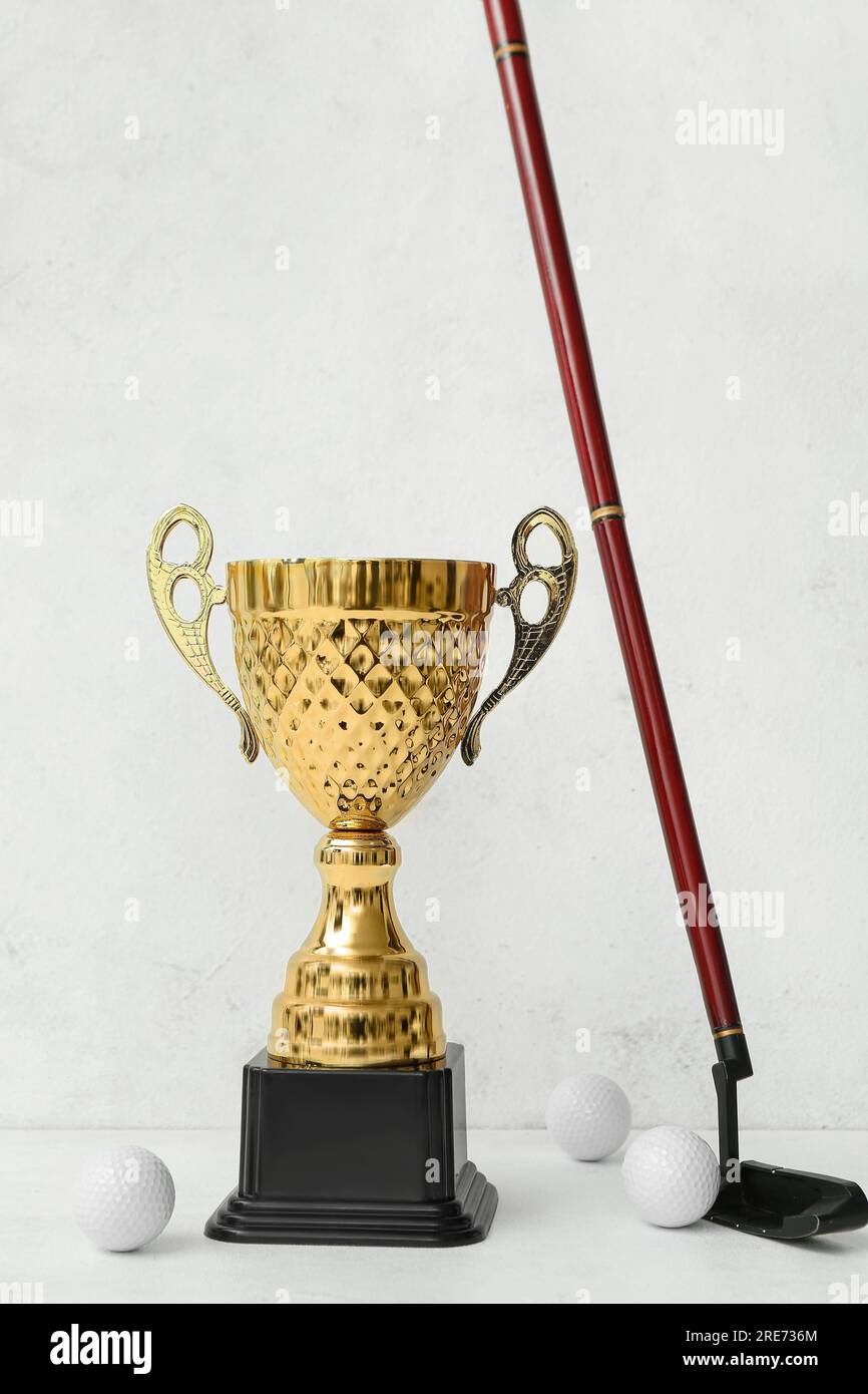 Gold golf balls win hi-res stock photography and images - Alamy