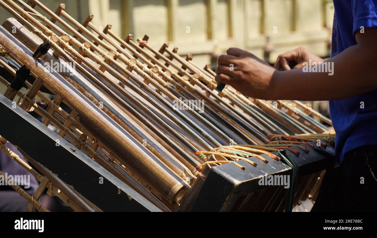 Sundanese art hi-res stock photography and images - Alamy
