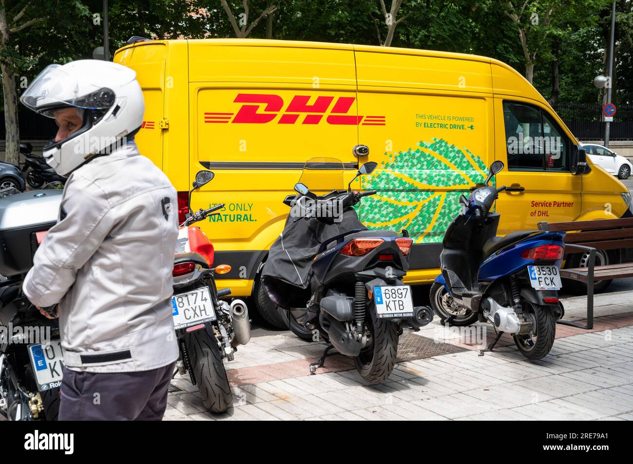 Dhl logos hi-res stock photography and images - Alamy