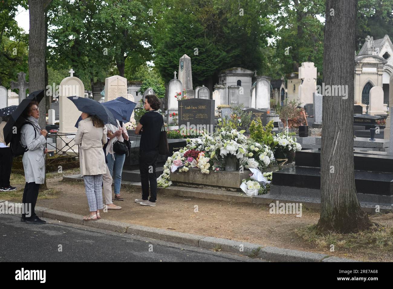 Paris, France. 25th July, 2023. Flowers are laid on Jane Birkin's tomb ...