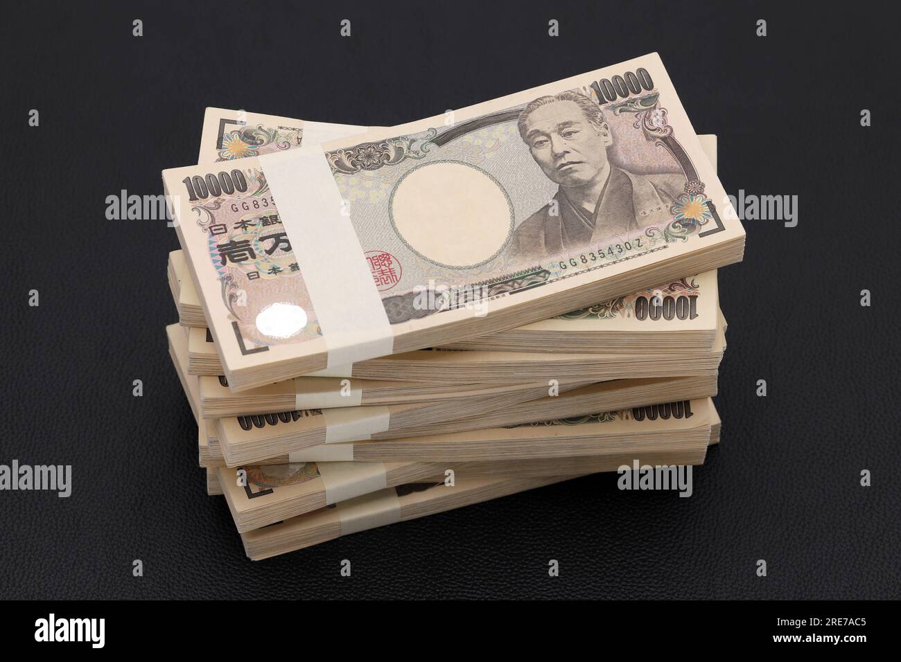 Stack of Japanese yen. 10,000 yen bundle of bills. The banknotes are ...