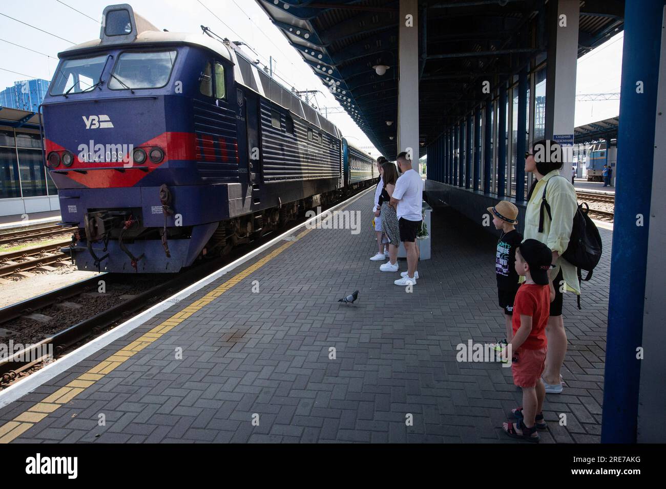 Evacuation train from Sumy region arrives at the central railway ...