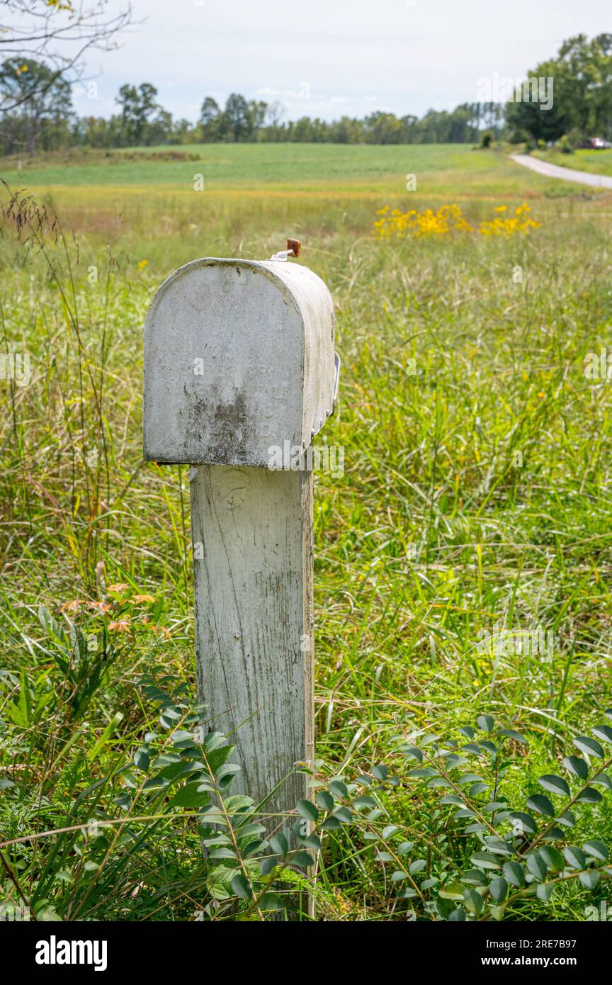Country mailbox hi-res stock photography and images - Alamy