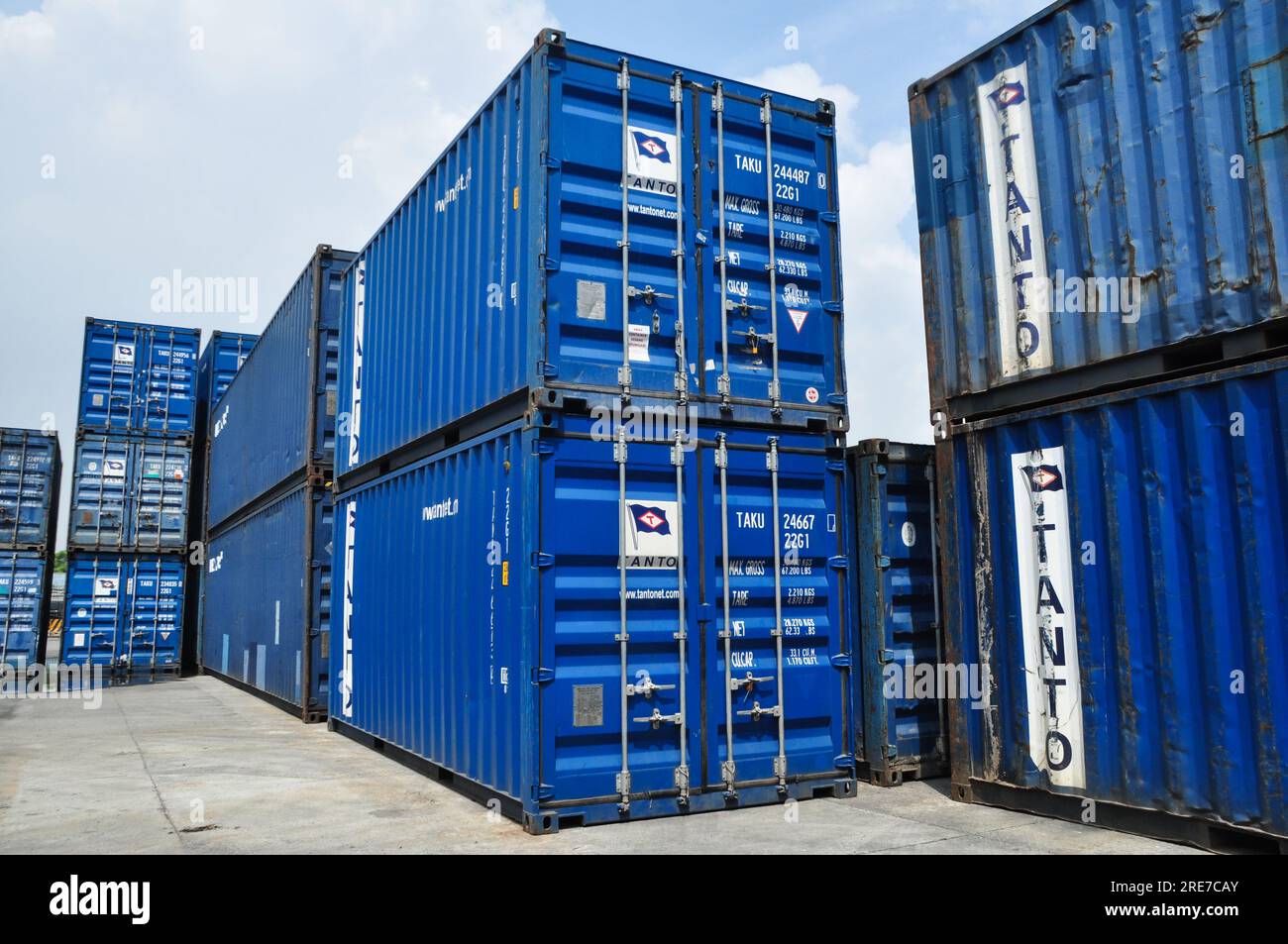 Jakarta, Indonesia - May 26, 2017 : Container loading and unloading ...