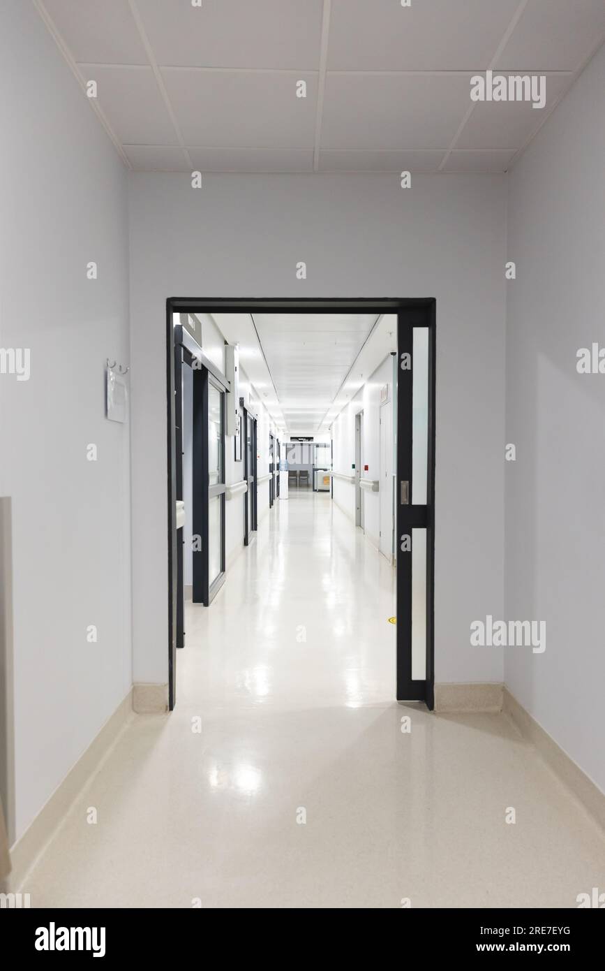 General view of corridor with white walls and floor at hospital Stock ...