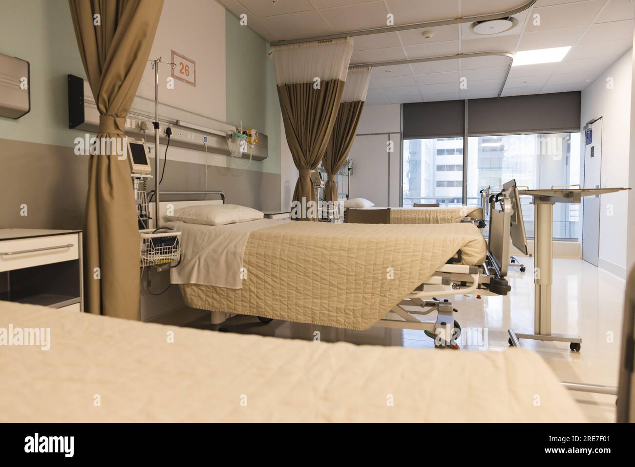 Patient beds hi-res stock photography and images - Alamy