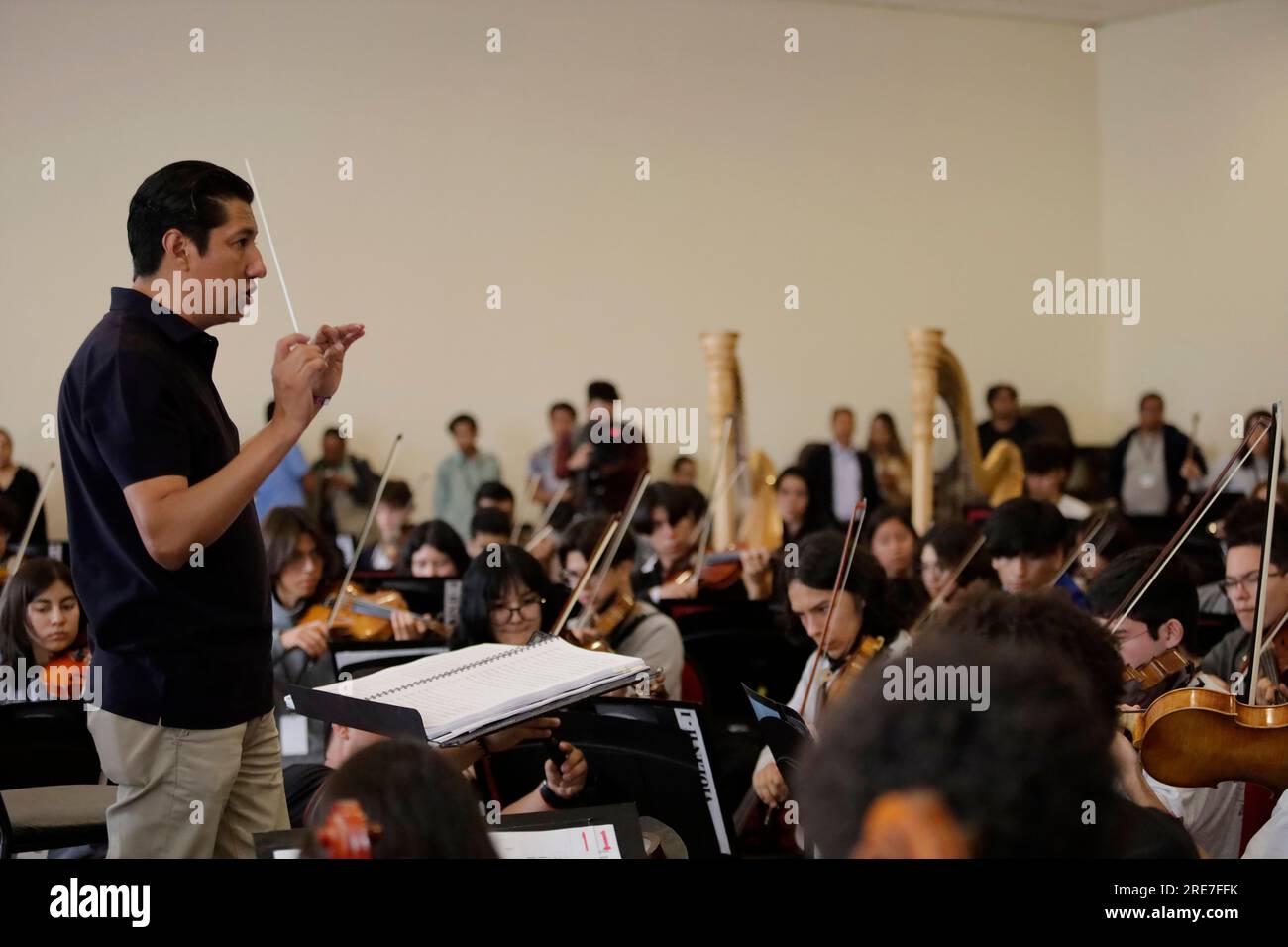 Director de orquesta sinfonica hi-res stock photography and images - Alamy