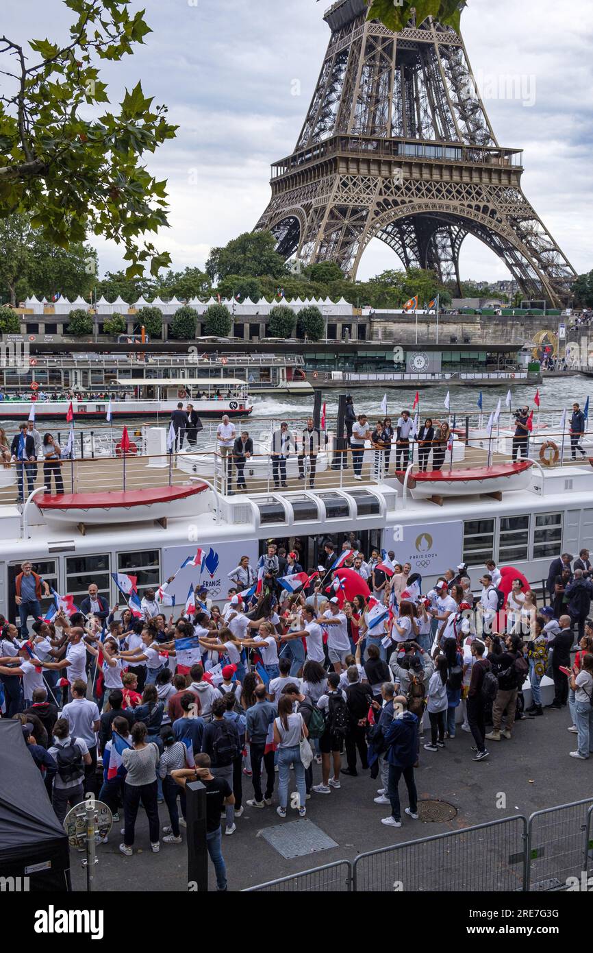 FRANCE. PARIS (75) 16 TH ARRONDISSEMENT. PORT DEBILLY, AT THE FOOT OF ...