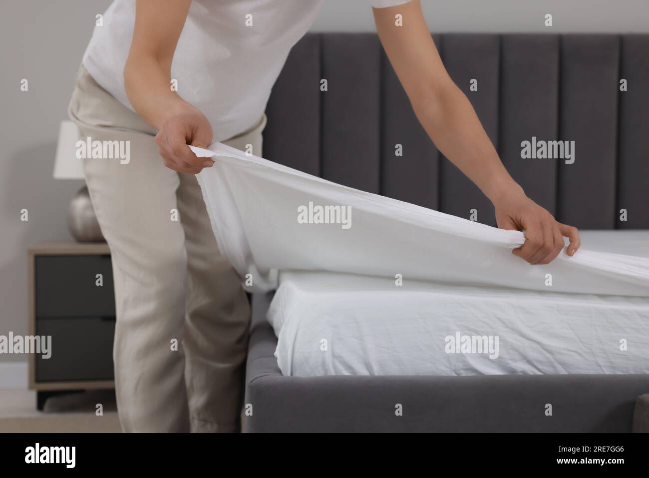 Woman changing sheets hi-res stock photography and images - Alamy