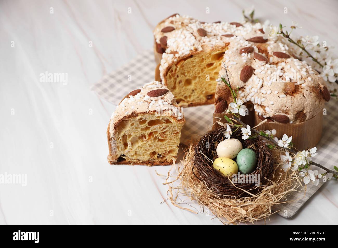 Delicious Italian Easter dove cake (traditional Colomba di Pasqua ...