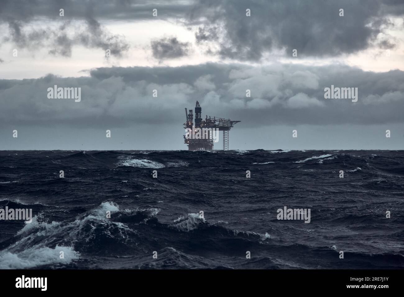 North sea gas rig storm hi-res stock photography and images - Alamy