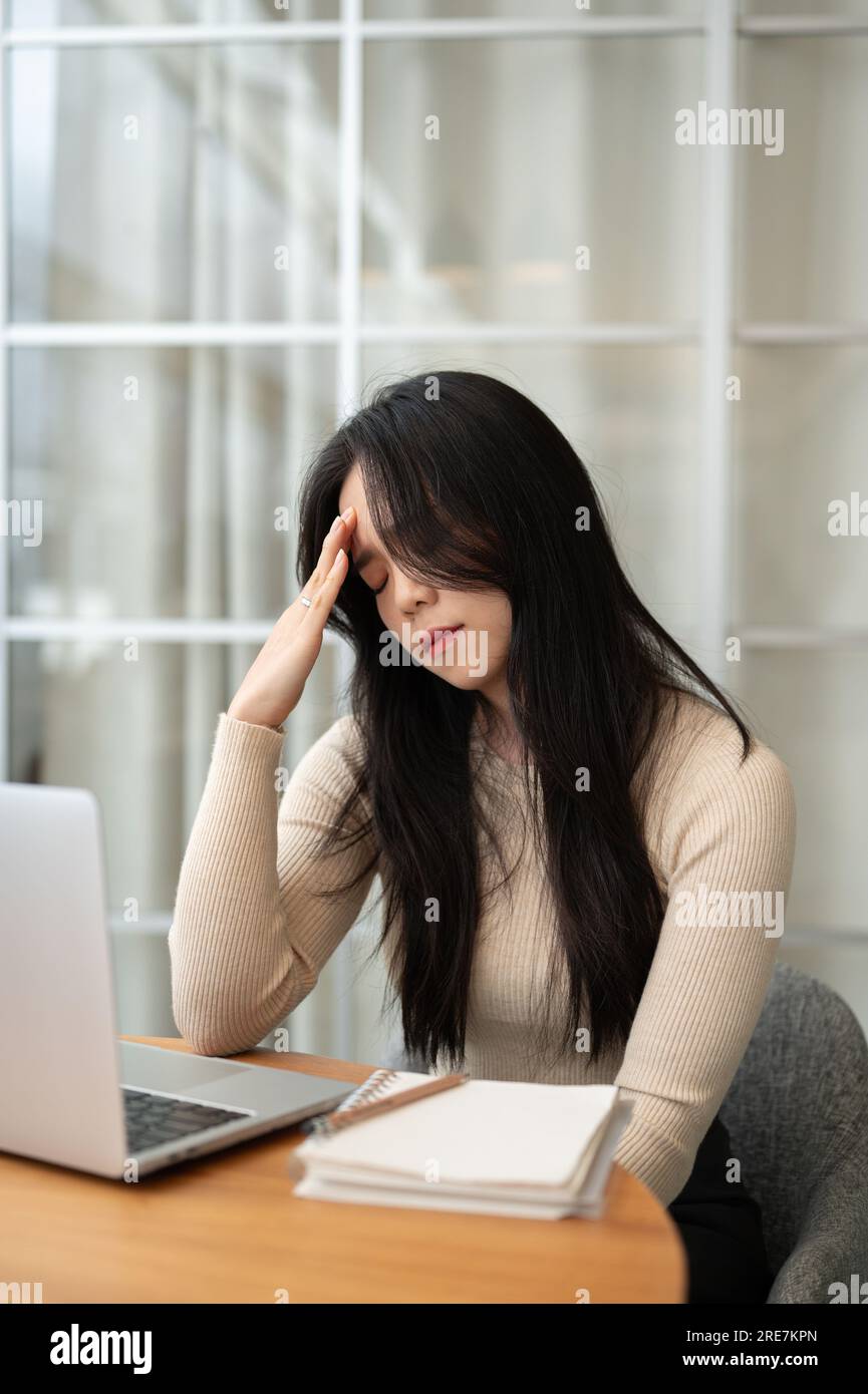College student thinking hard hi-res stock photography and images - Alamy College student thinking hard hi-res stock photography and images - Alamy