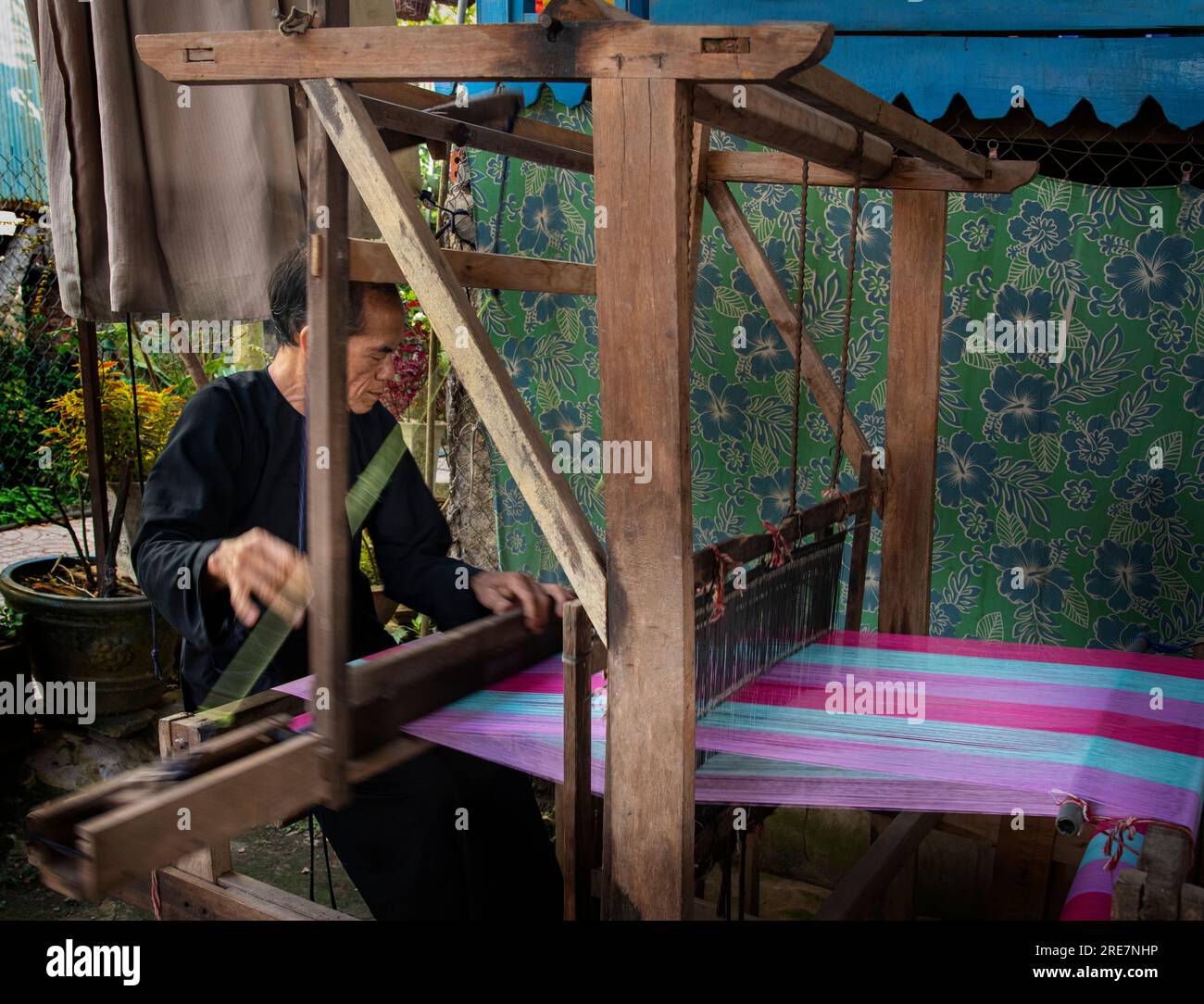 Traditional weaving, Hong Ngu (Hồng Ngự) island village, Mekong Delta ...