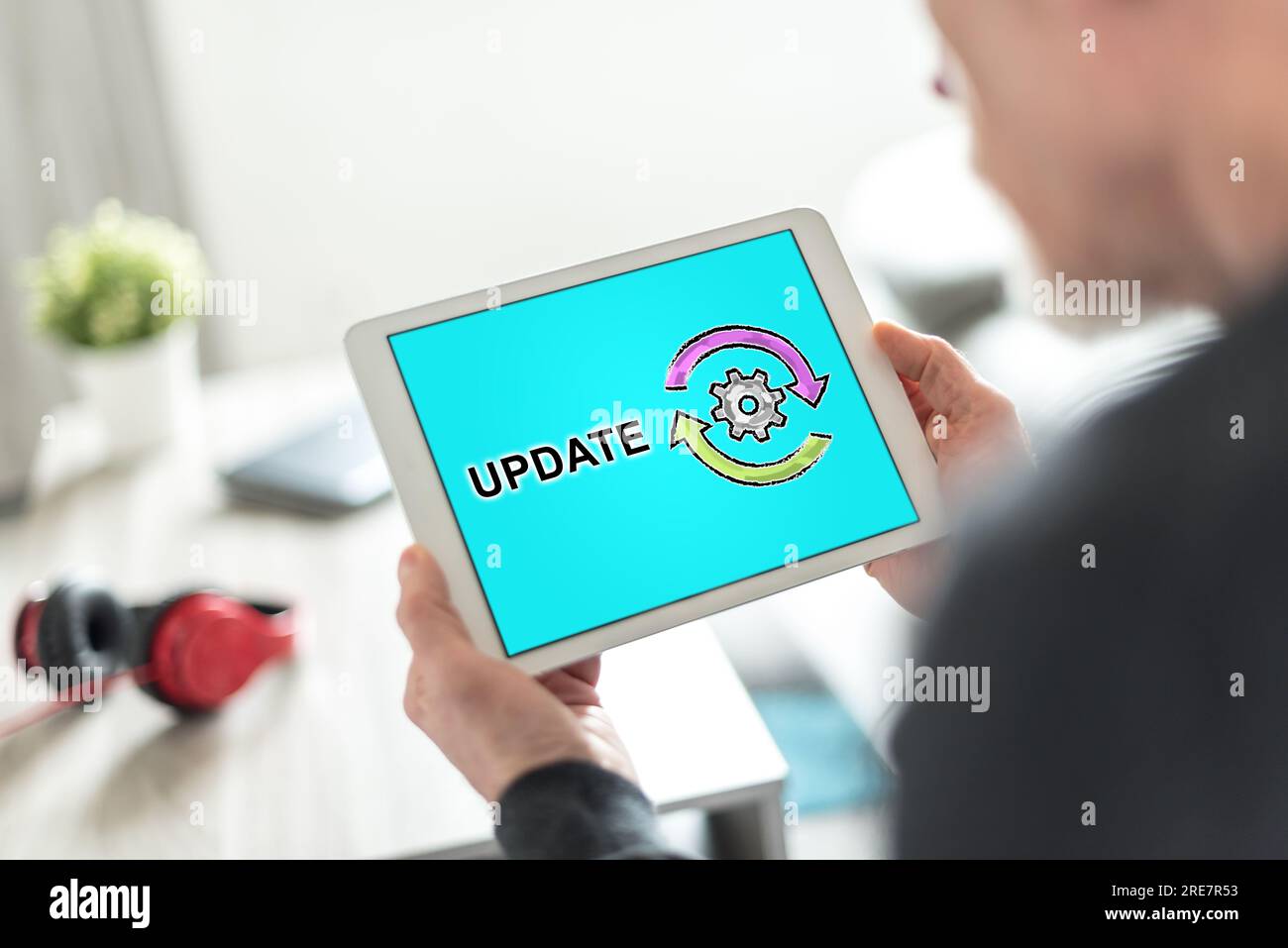 Tablet screen displaying an update concept Stock Photo - Alamy
