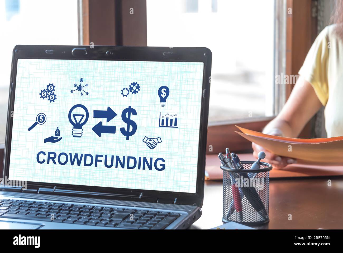Laptop screen displaying a crowdfunding concept Stock Photo - Alamy