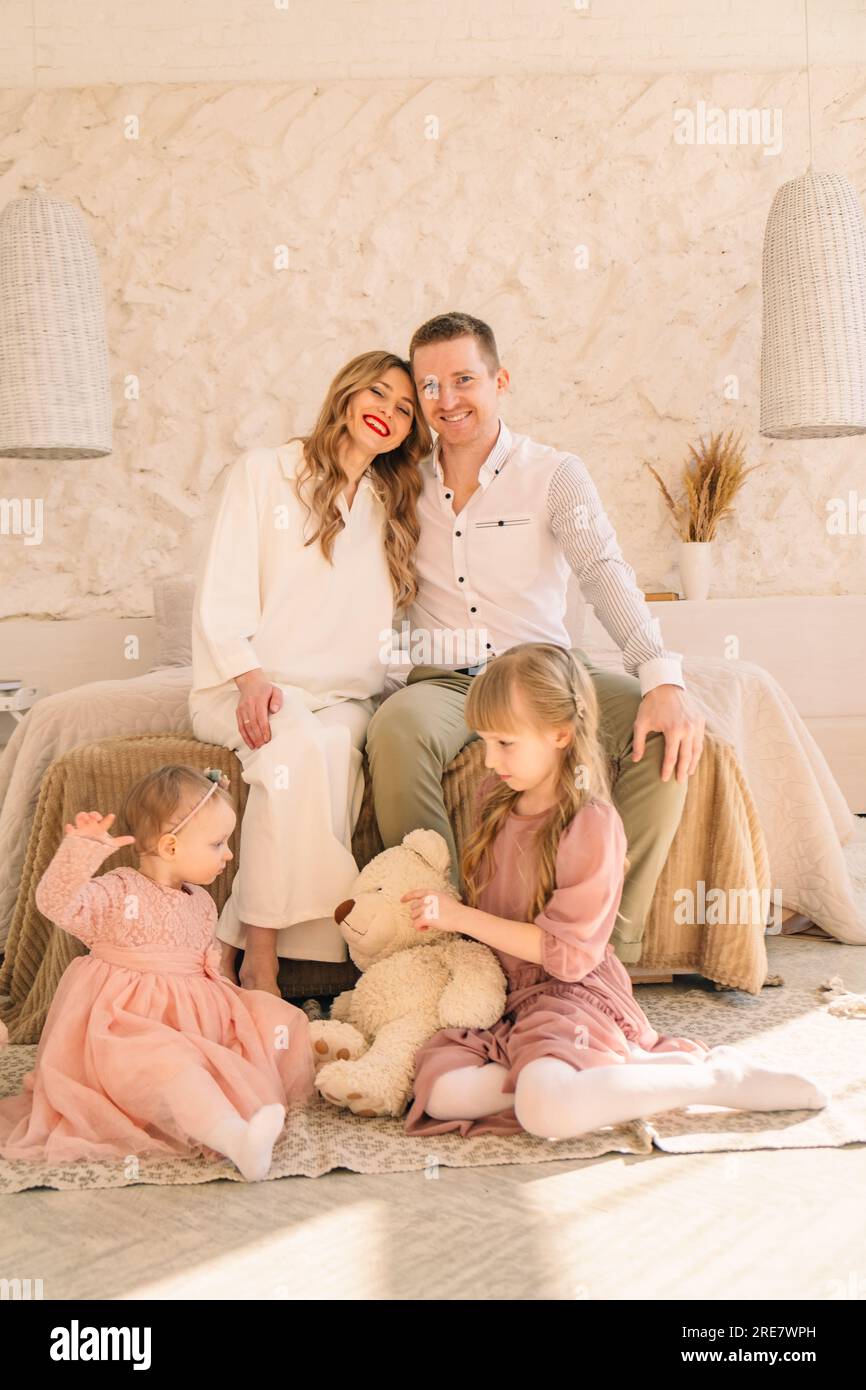 family of four portrait mother father and two sisters Stock Photo - Alamy