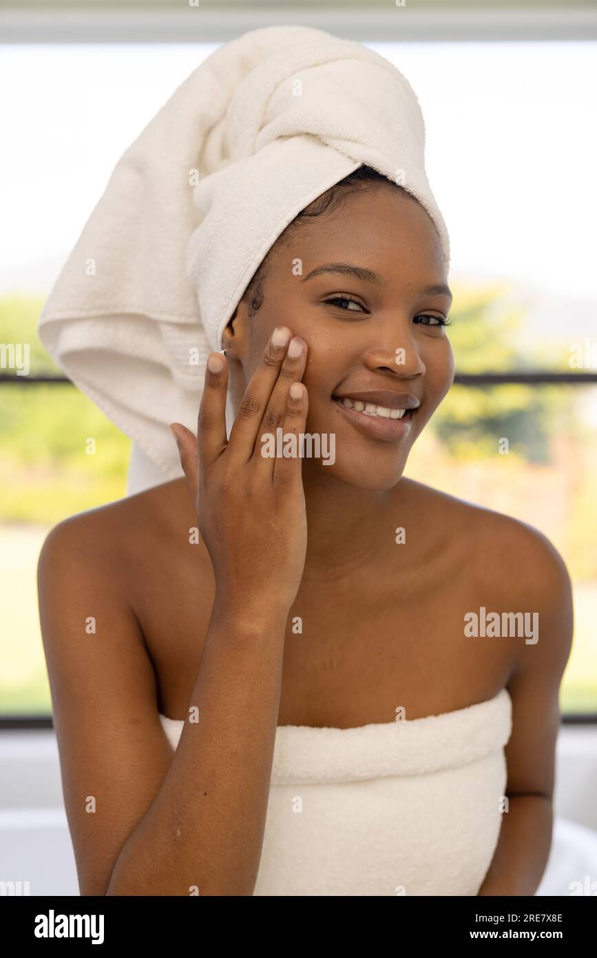 Woman cream applying mirror hi-res stock photography and images - Alamy