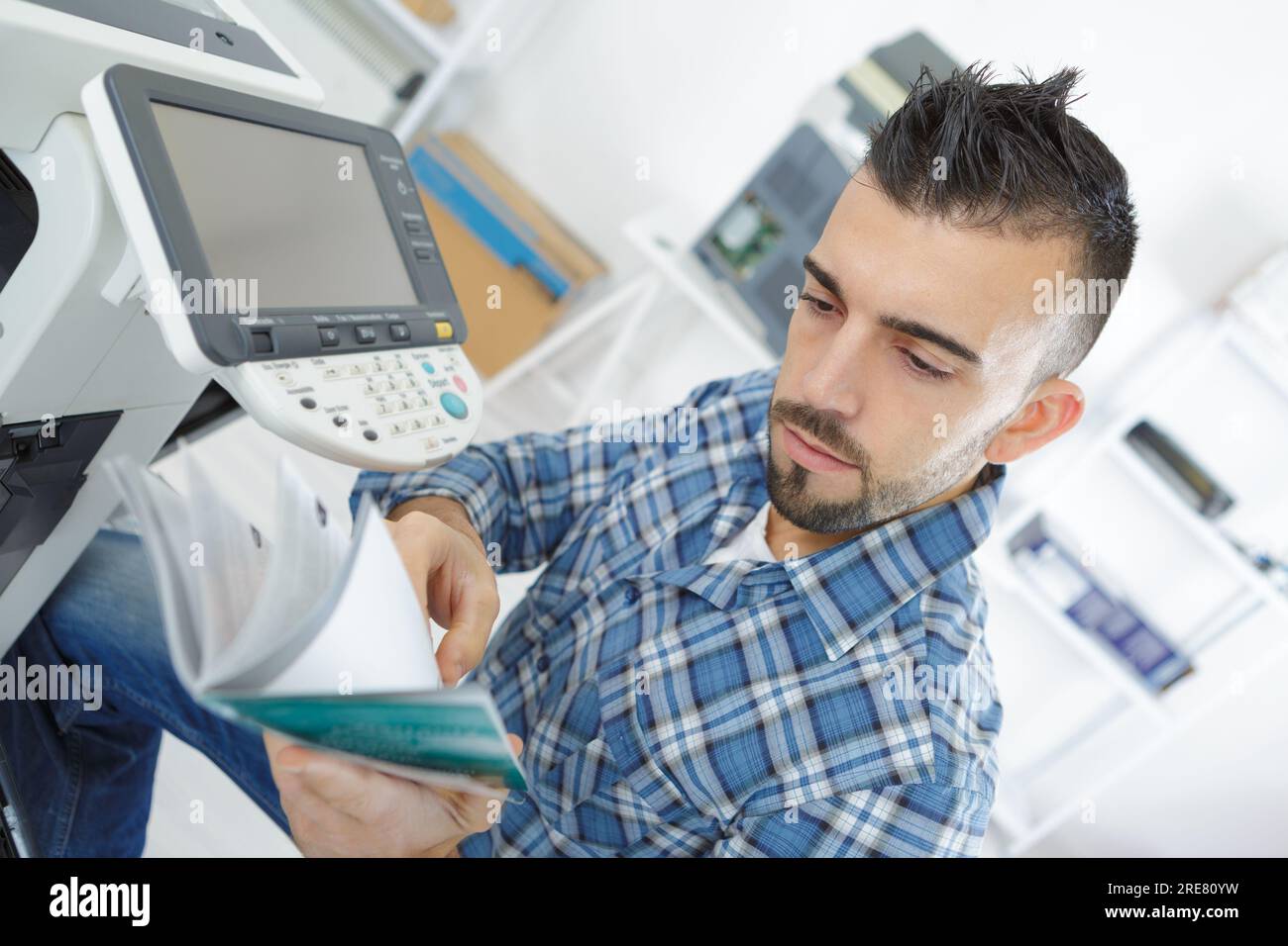 Man reading manual assembling hi-res stock photography and images - Alamy