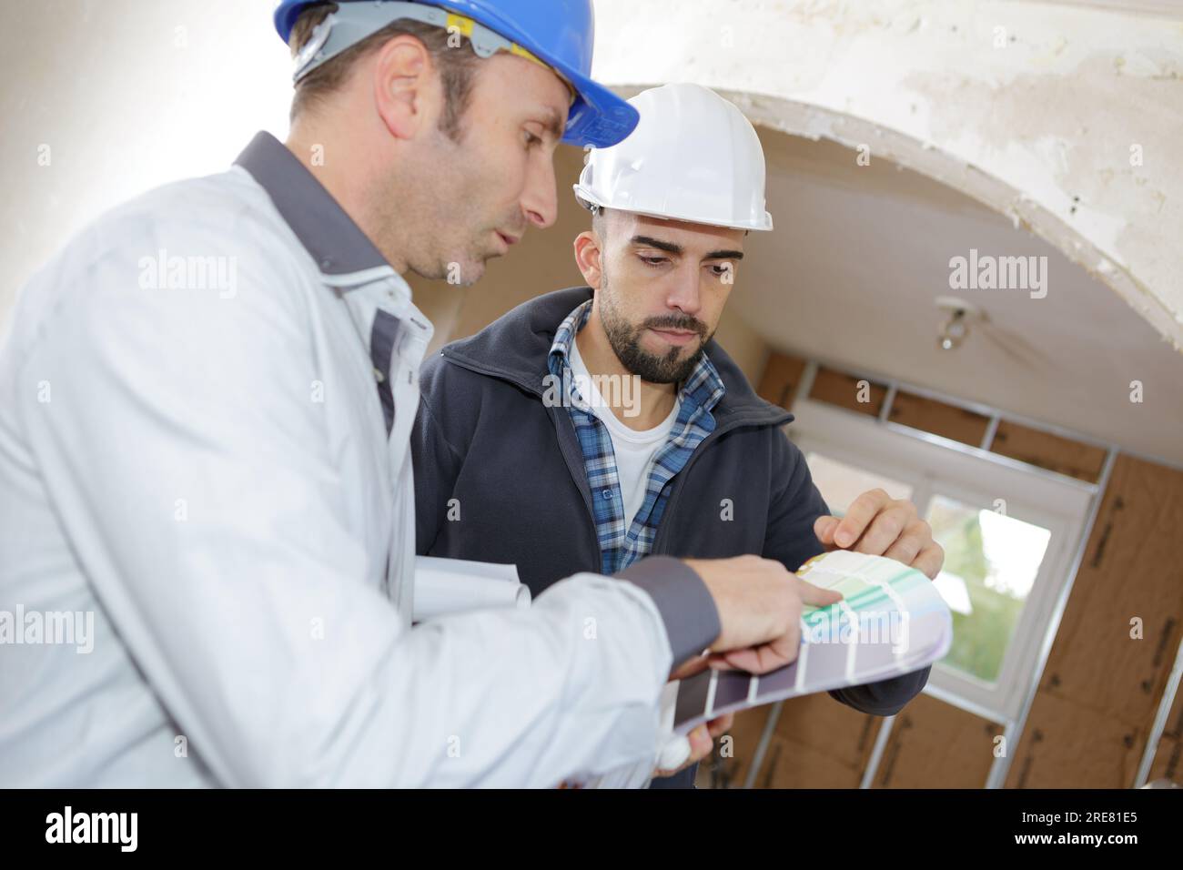 portrait of builders working together Stock Photo - Alamy