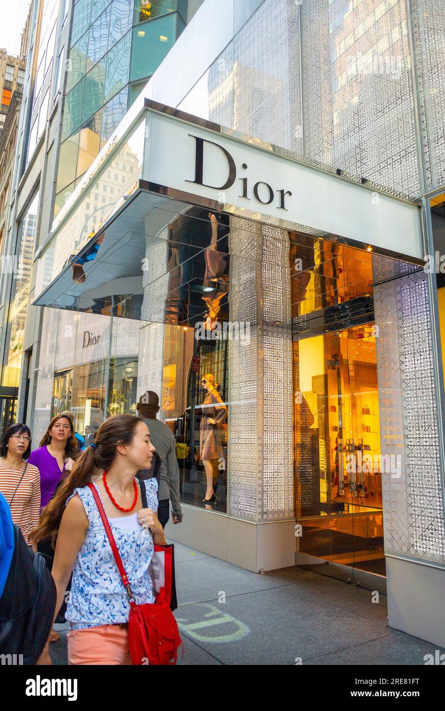 Dior logo exterior hi-res stock photography and images - Alamy