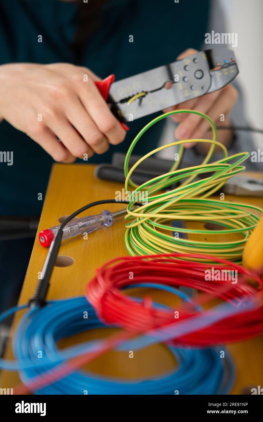 Male hands cutting wire hi-res stock photography and images - Alamy