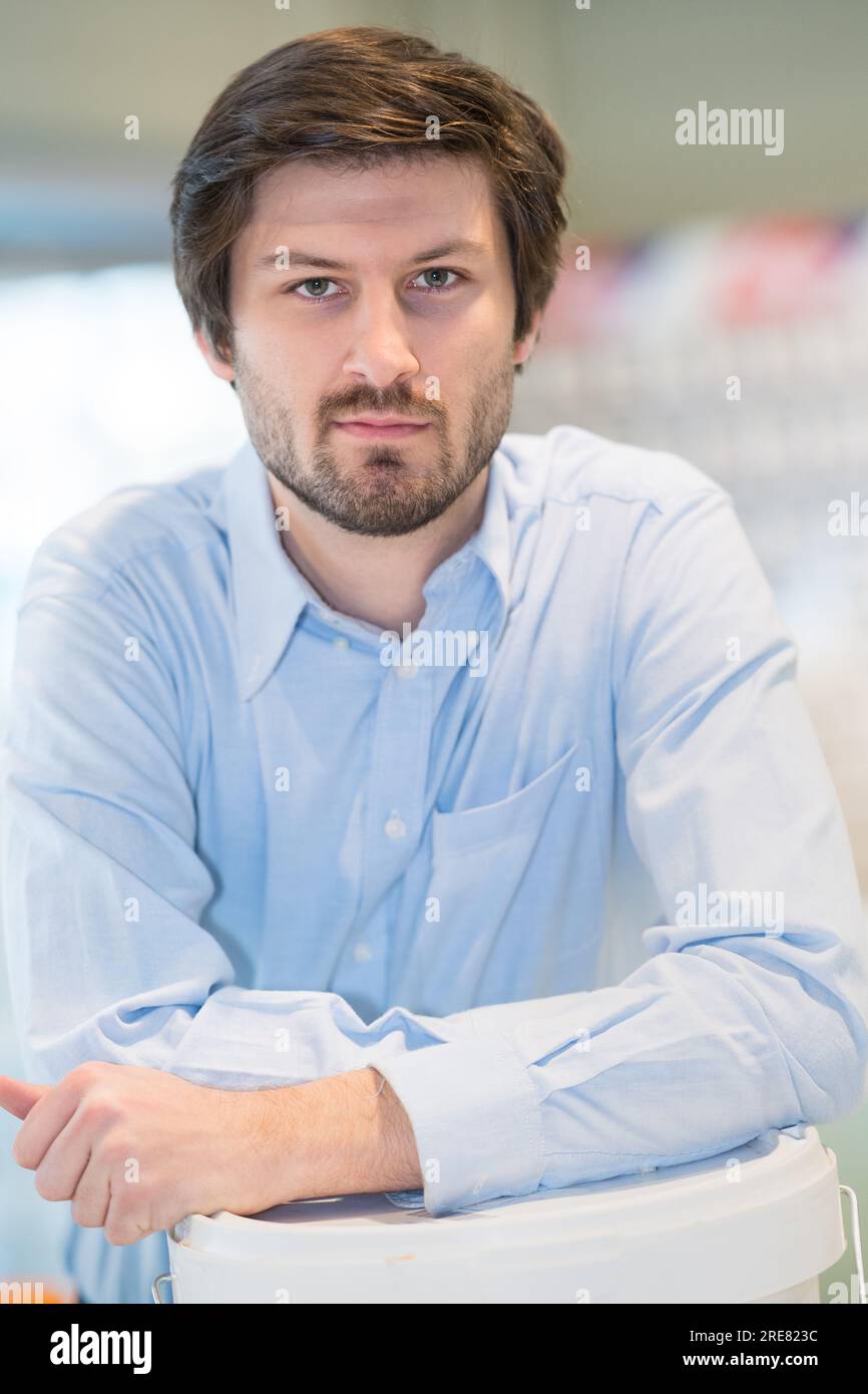 portrait of paint salesman in hardware store Stock Photo - Alamy