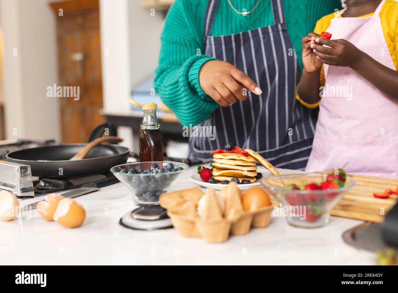 African american mother daughter baking hi-res stock photography and ...