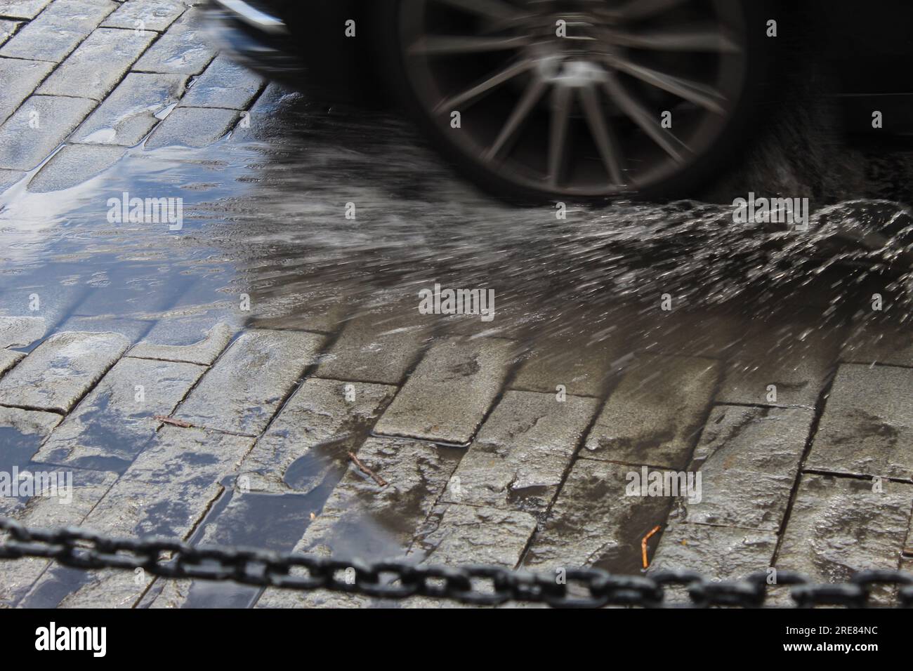 Car going through a puddle hi-res stock photography and images - Alamy