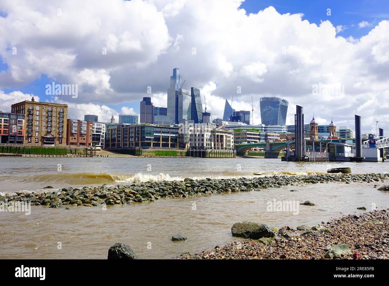 Thames at low tide hi-res stock photography and images - Alamy