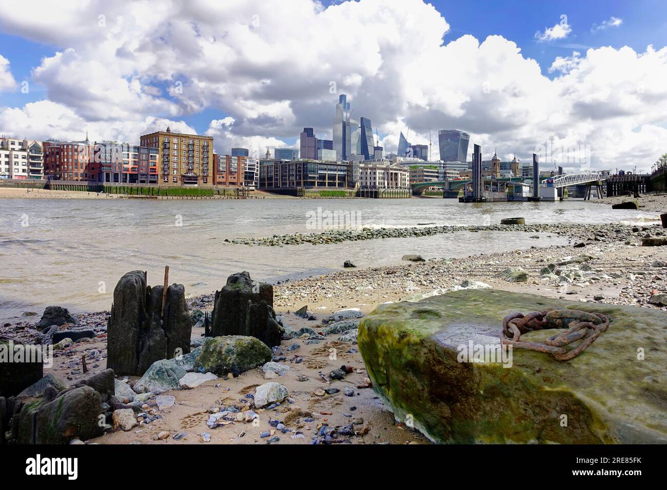 Thames at low tide hi-res stock photography and images - Alamy
