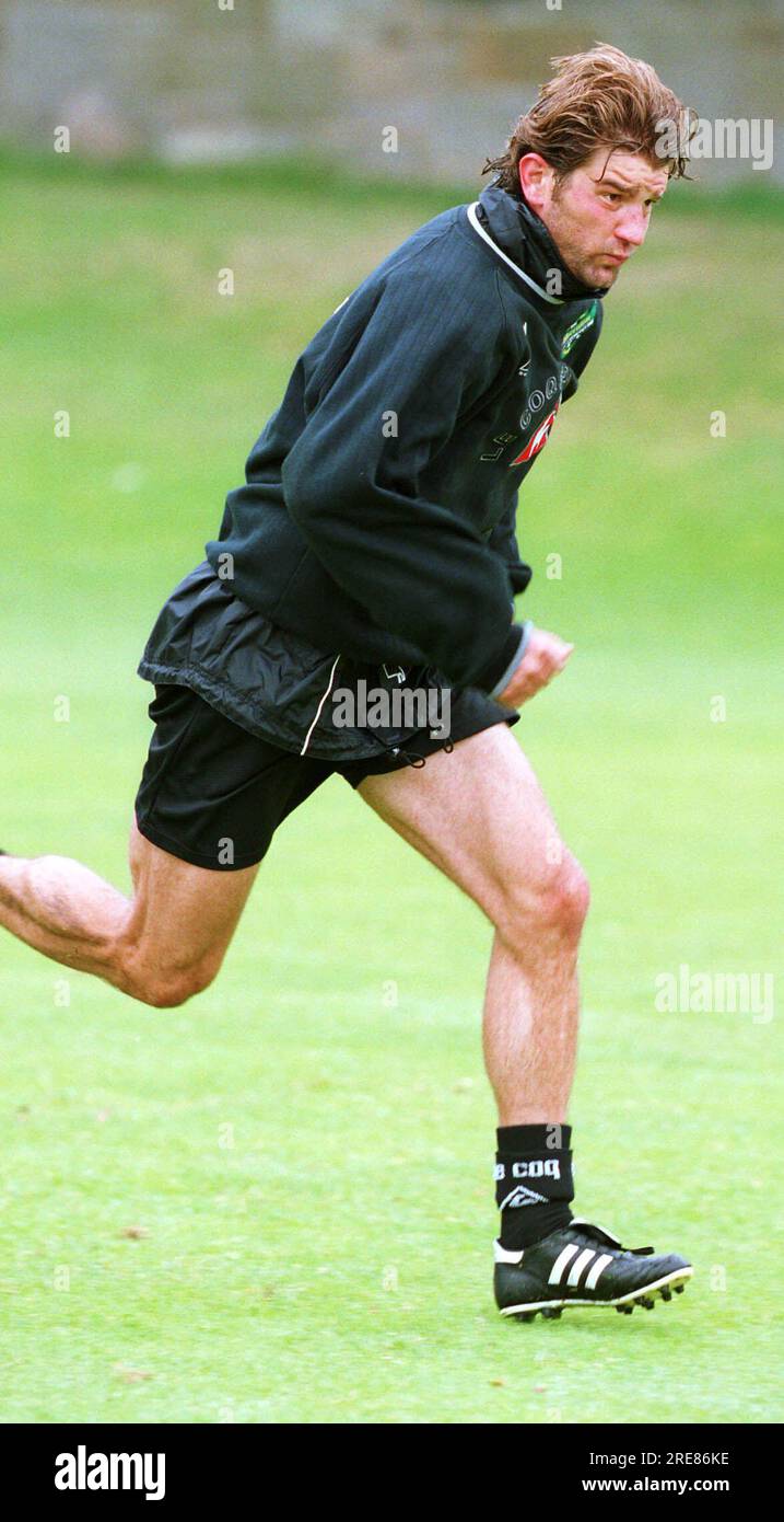HIBS ( Hibernian Football Club ) TRAINING. FRIDAY 30/7/99 New signing ...