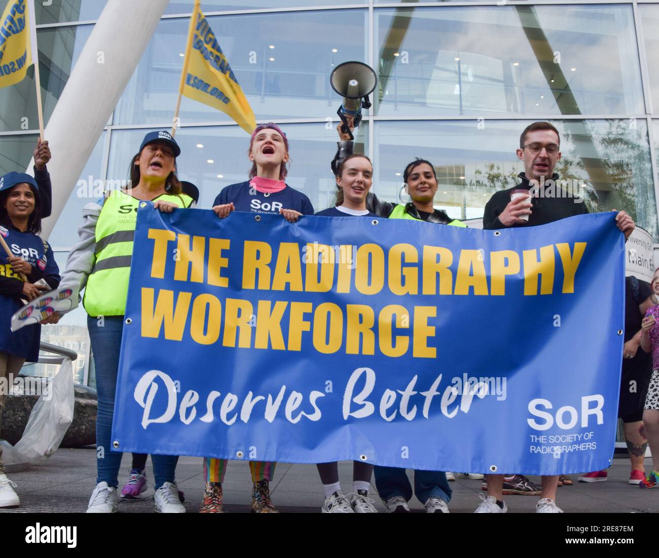 University college hospital radiographers hi-res stock photography and ...