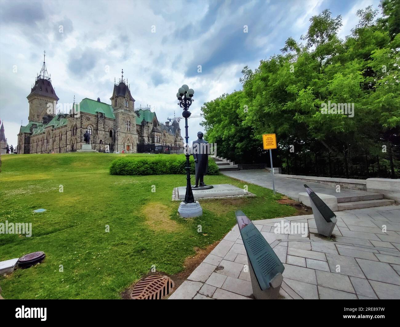 Ottawa parliament hill canada hi-res stock photography and images - Alamy