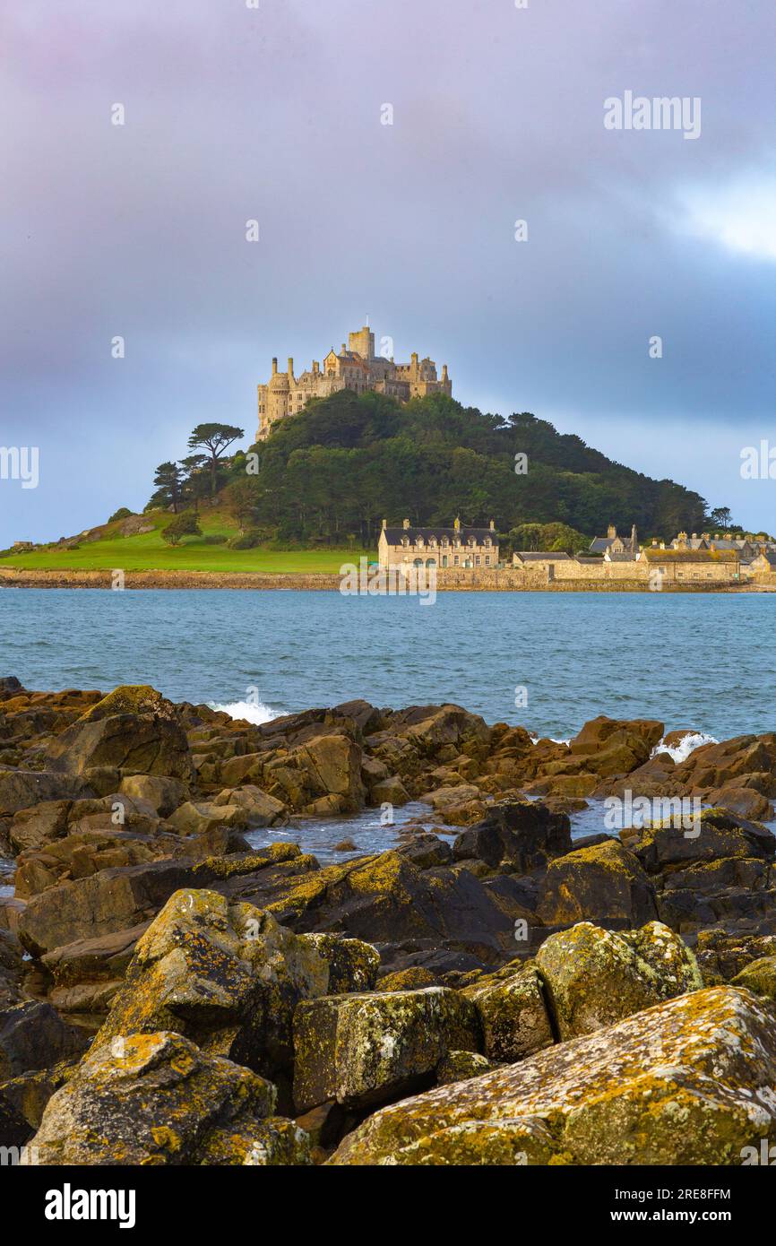 St michael’s mount blue sky hi-res stock photography and images - Alamy
