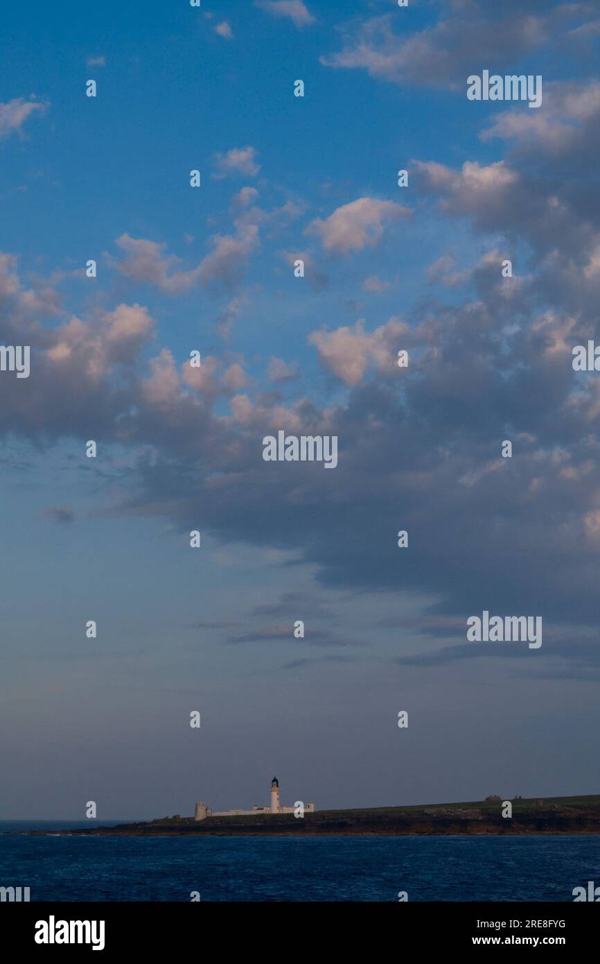 Lighthouse on Island of Stroma, Orkney Stock Photo - Alamy