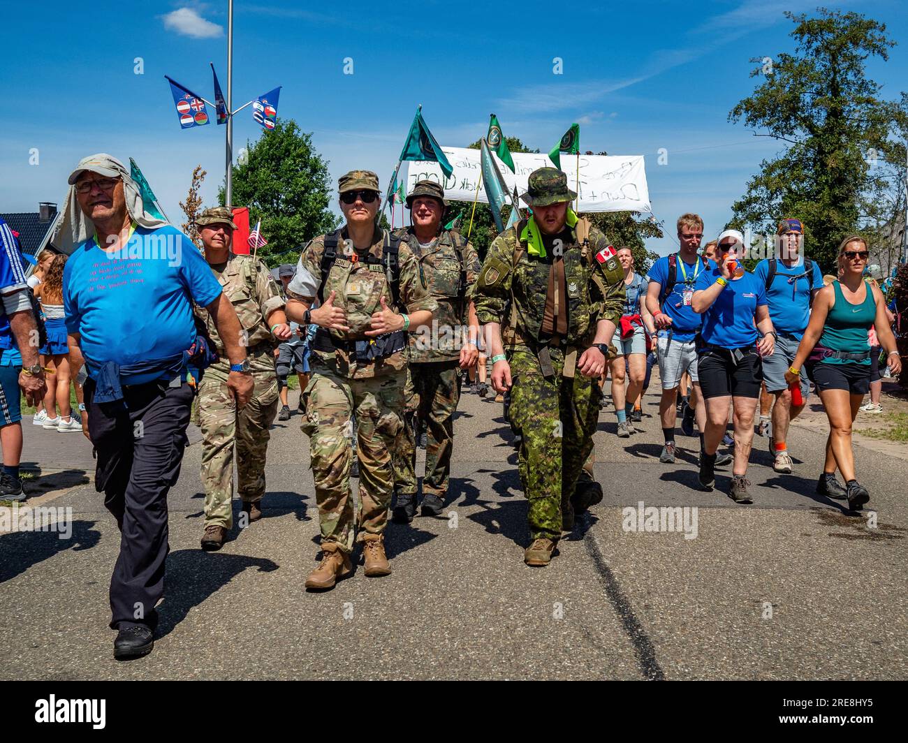 Soldiers walking together hi-res stock photography and images - Alamy