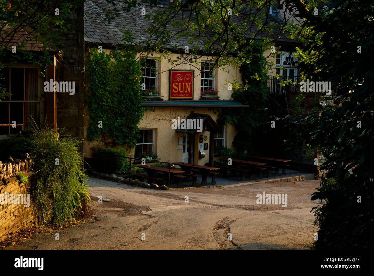 16th century inn hi-res stock photography and images - Alamy