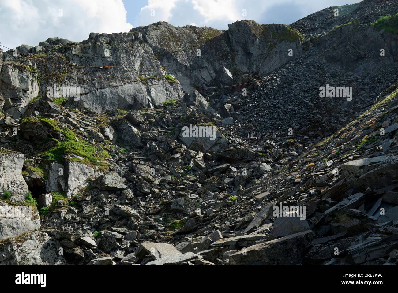 Disused abandoned slate quarry mine hi-res stock photography and images ...